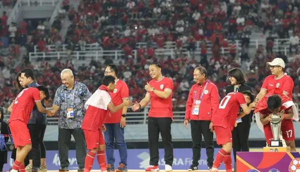 Baju Adat Dayak Ruit Besai Puan Maharani Jadi Sorotan, Motif Sakral yang Hanya Dipakai Tokoh ...