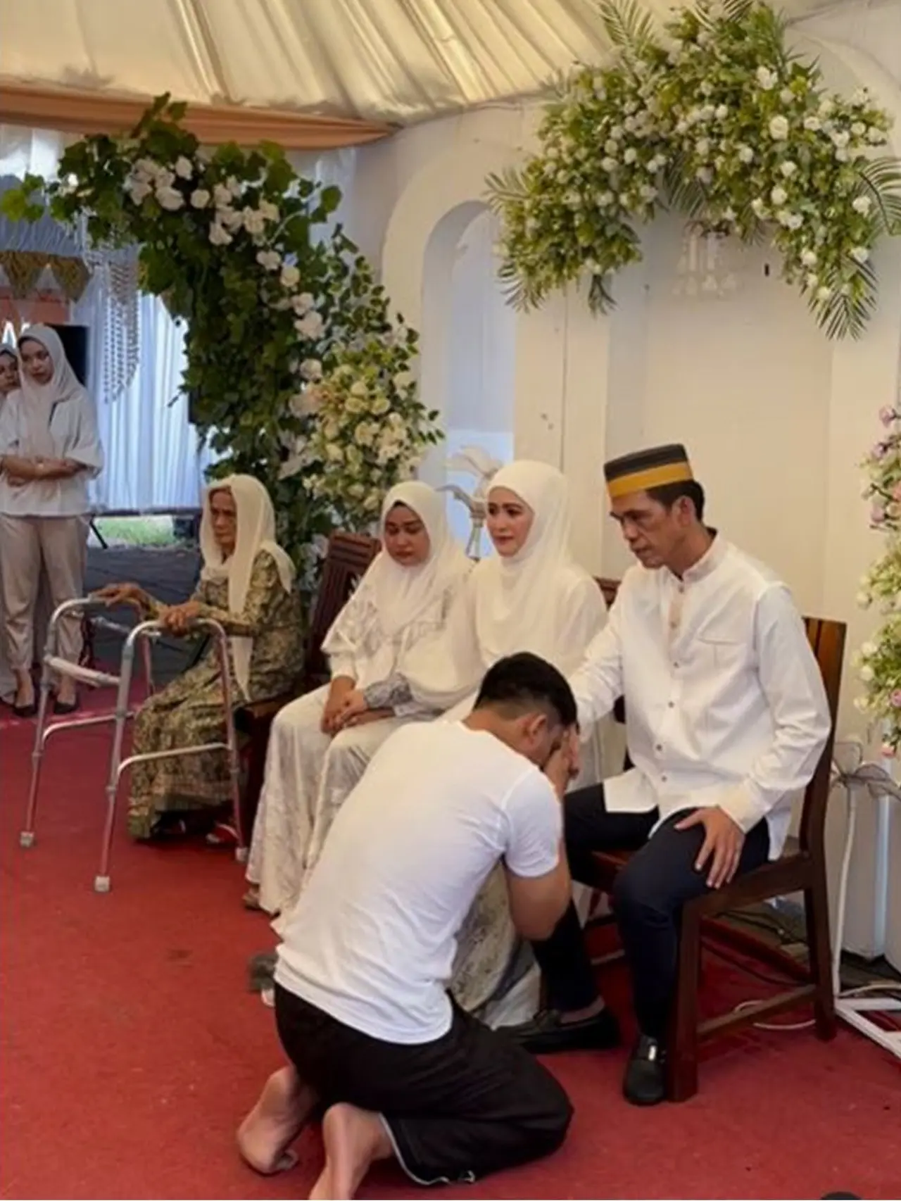 8 Potret Meggy Wulandari di Acara Siraman dan Mappacci Anak Sambung ...