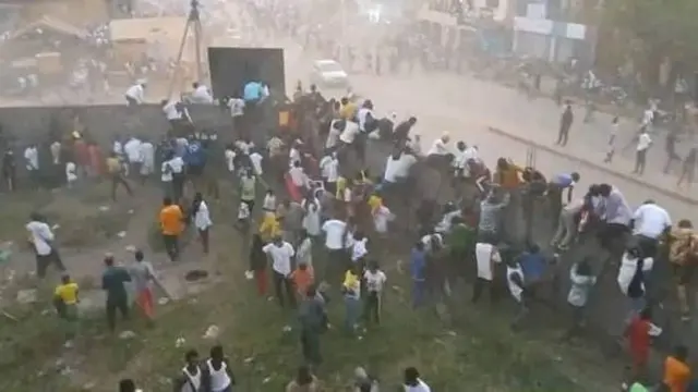 3 Fakta Kerusuhan di Stadion Guinea, 56 Suporter Sepak Bola Meninggal ...