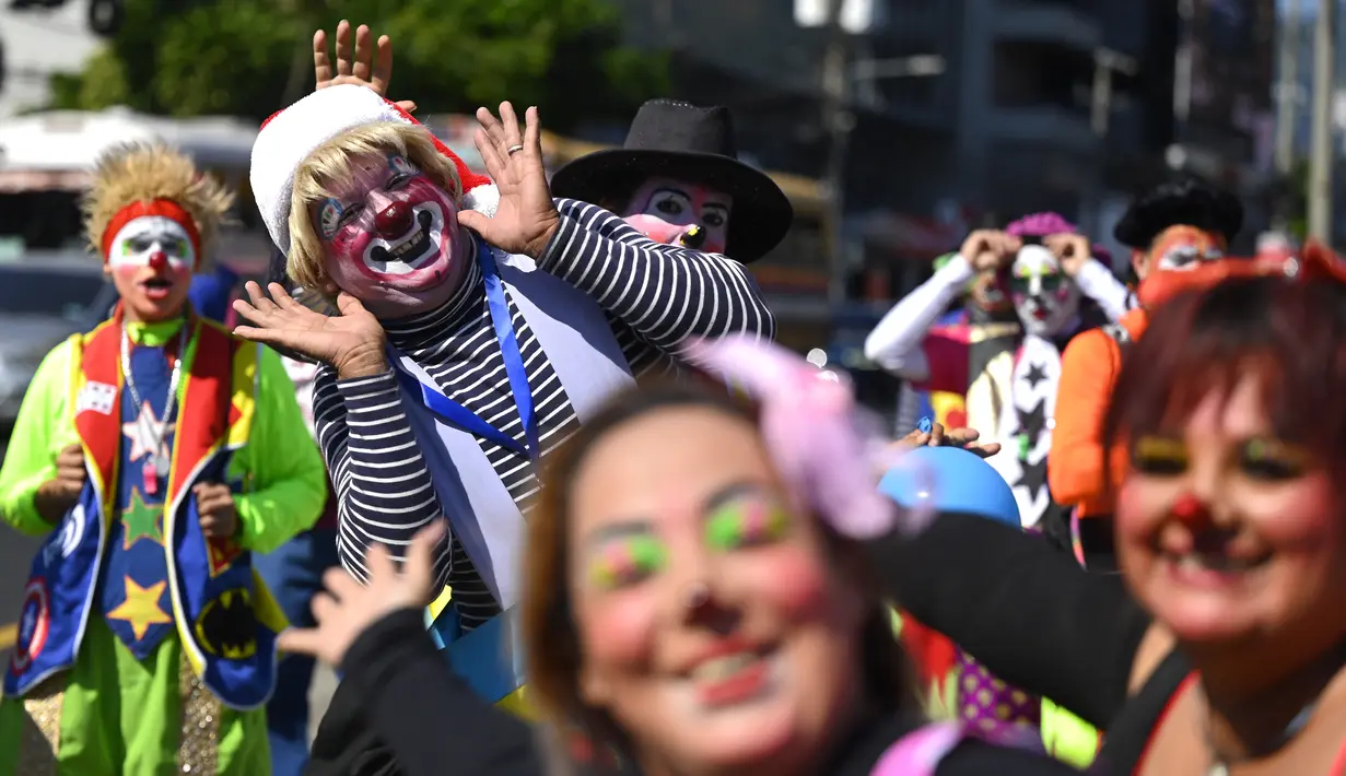 Para Badut di El Salvador Turun ke Jalan - Foto Liputan6.com