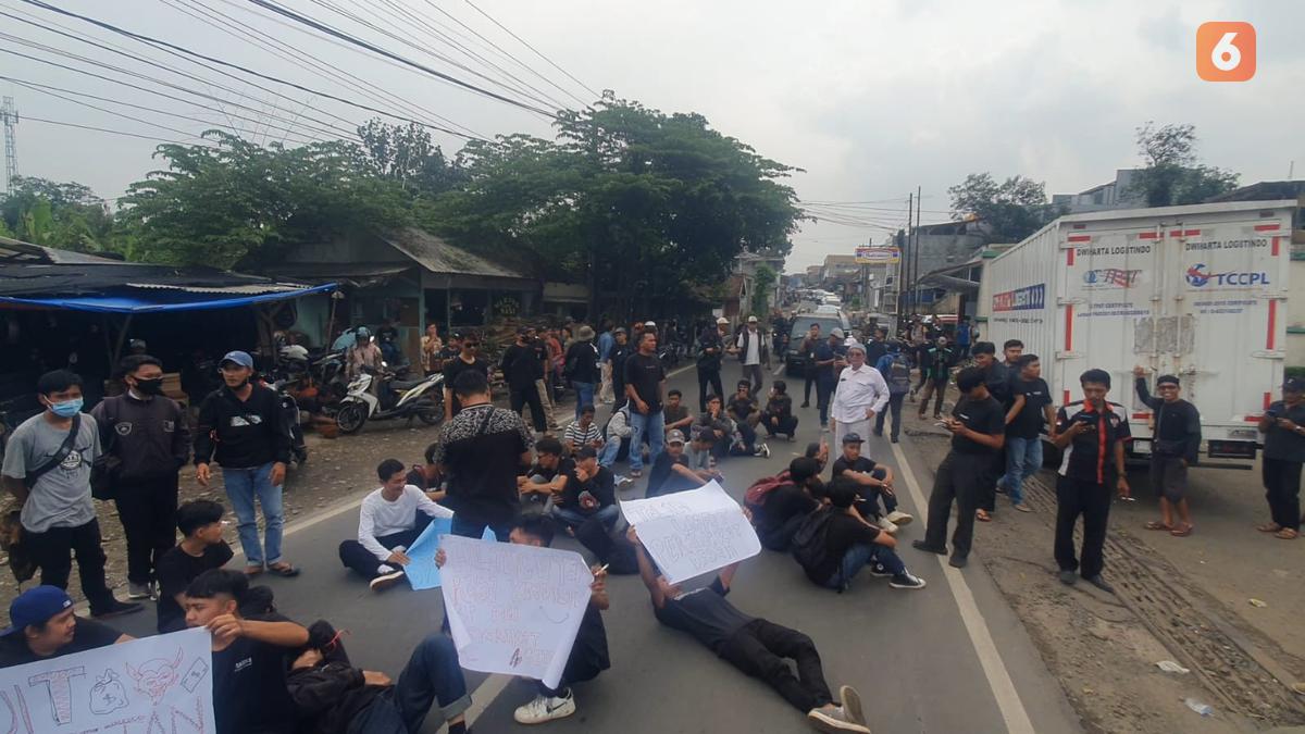 Demo Lawan Dugaan Pungli di Sukabumi Diwarnai Aksi Blokir Jalan ...