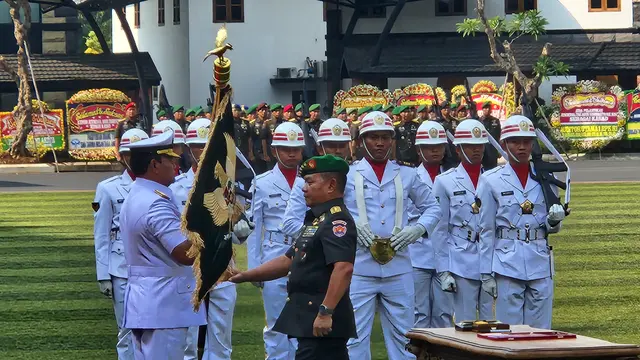 Dilantik Jadi Kasad, Jenderal Agus Subiyanto Lakukan Sertijab dengan Jenderal Dudung Abdurachman ...