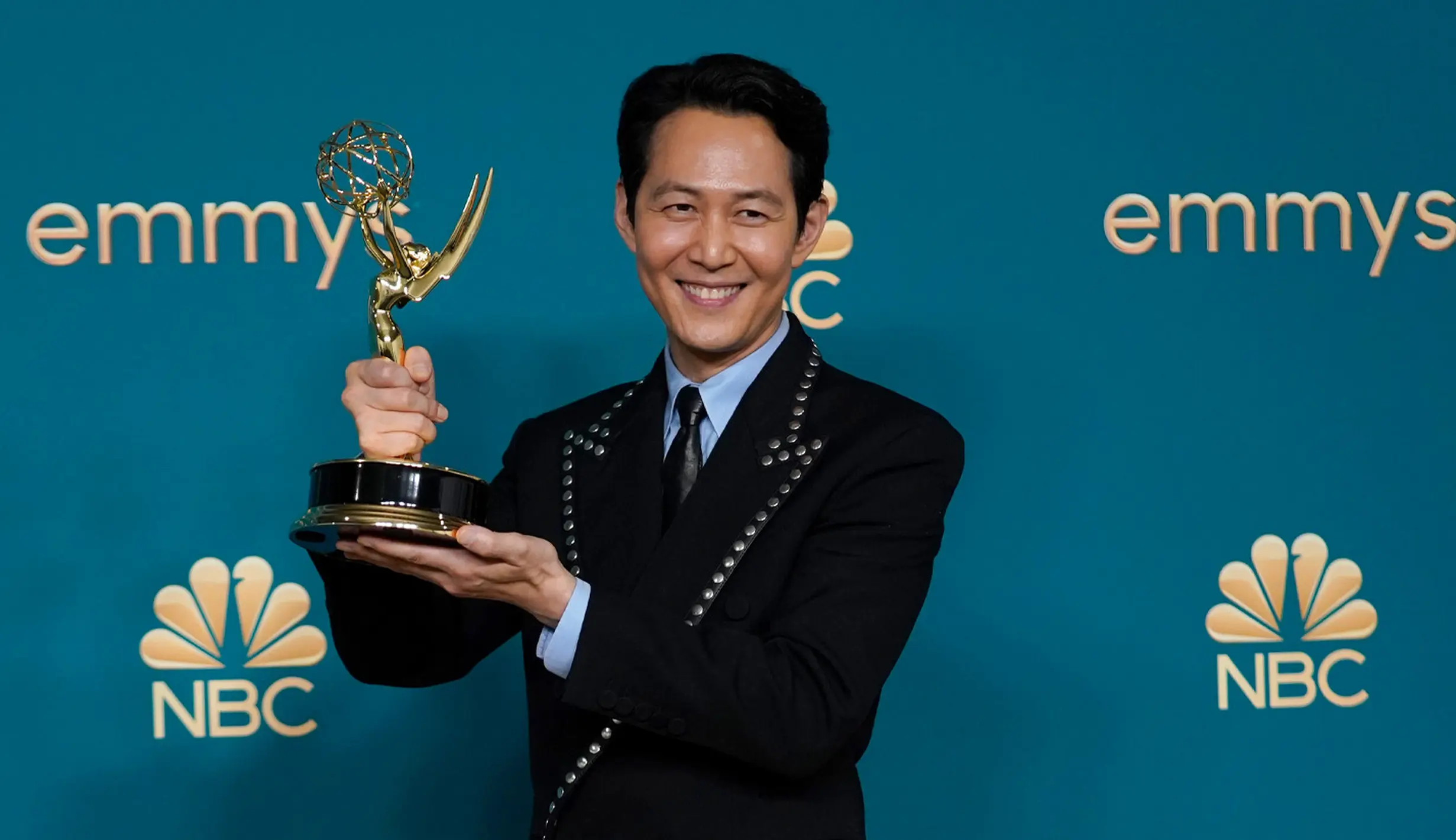 Lee Jung Jae Tampil di Emmy Awards 2022, Gandeng Lim Se Ryung Sang ...