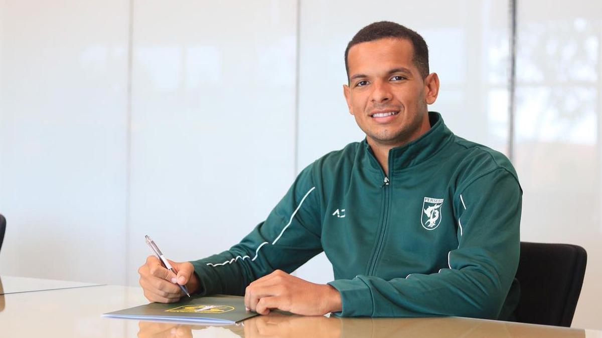 5 Potret Leo Lelis, Bek Asing Anyar Persebaya dari Brazil - Surabaya ...