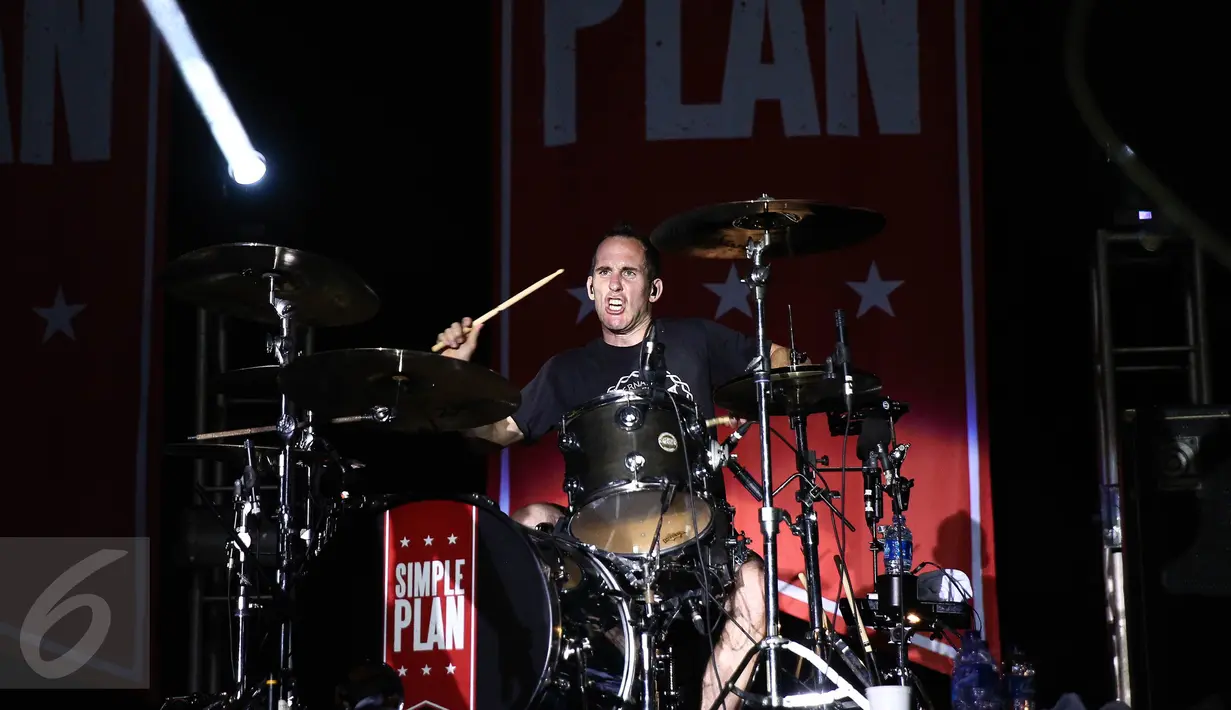 Simple Plan Hentak Panggung Konser di Ancol - Foto Liputan6.com