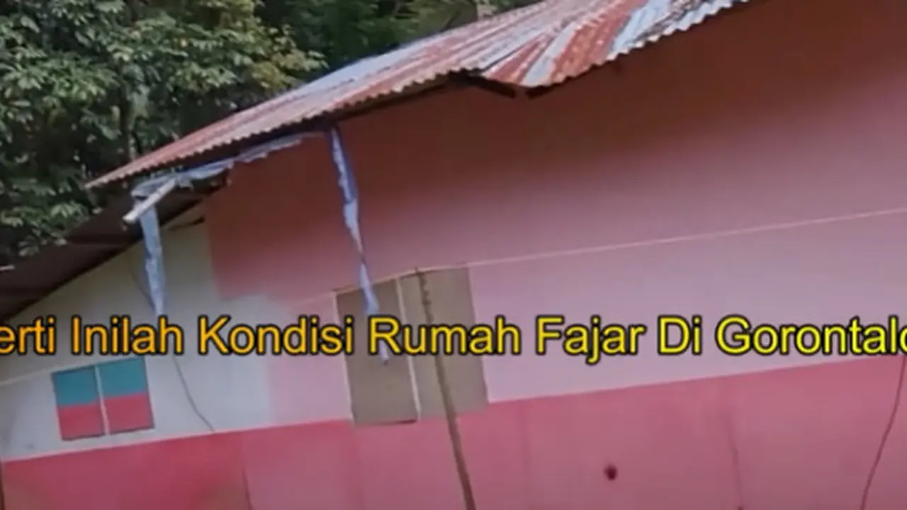6 Potret Rumah Fajar Sad Boy, Sederhana Berdinding Kayu - Hot Liputan6.com
