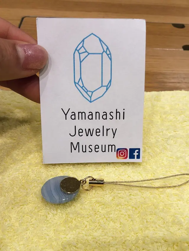 Makna Batu Agate Biru, Pilihan Jolene Marie Saat Karantina Miss ...