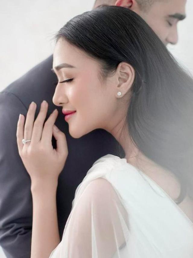 6 Momen Tunangan Briptu Muthia Syahra, Putri Artis Senior Yanti Yasser - Hot Liputan6.com