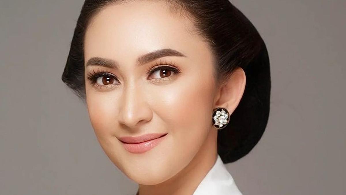 8 Tampilan Anggun Bak Putri Keraton Nafa Urbach Dibalut Kebaya Berbagai ...
