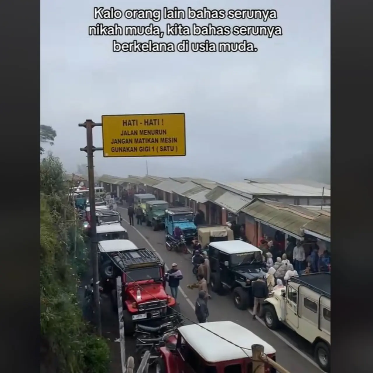 Pengunjung Antre sampai 2 Jam untuk Masuk Gunung Bromo Saat Libur Natal - Lifestyle Liputan6.com