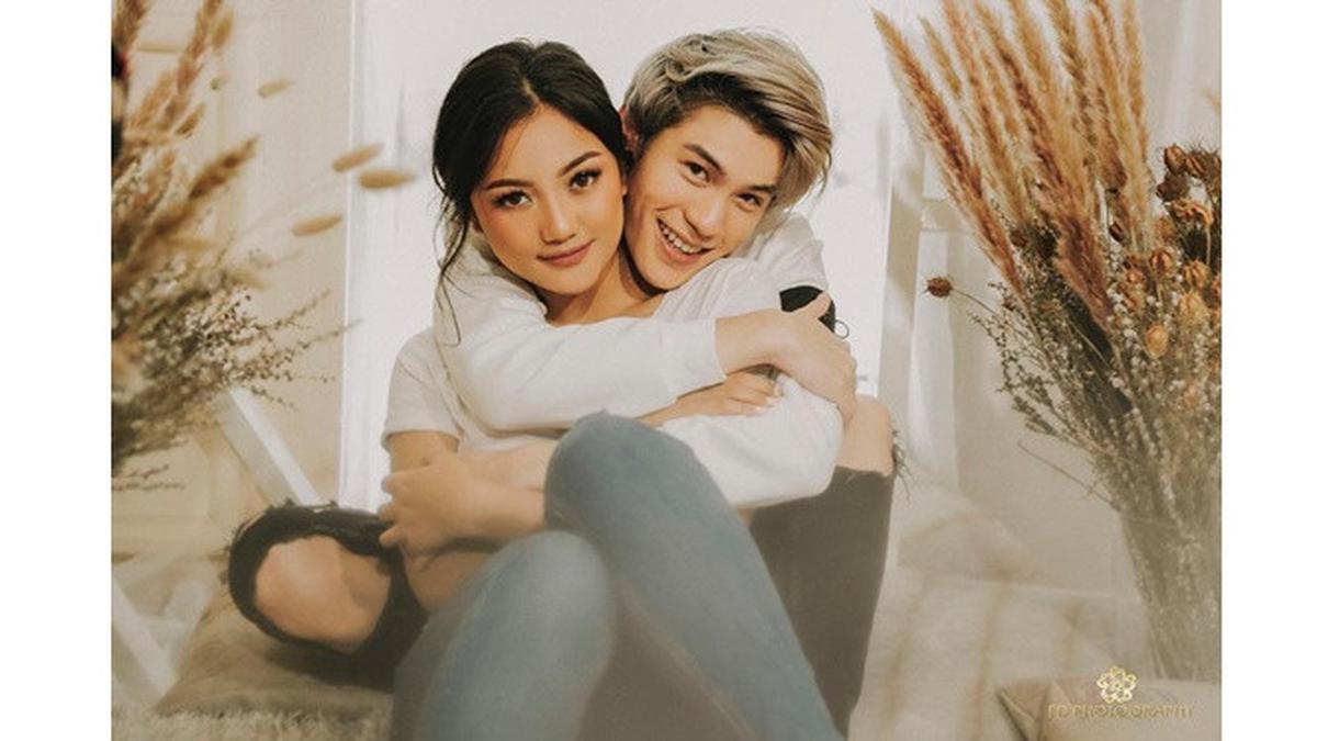 6 Momen Mesra Marion Jola dengan Julian Jacob, Makin Romantis - Hot ...