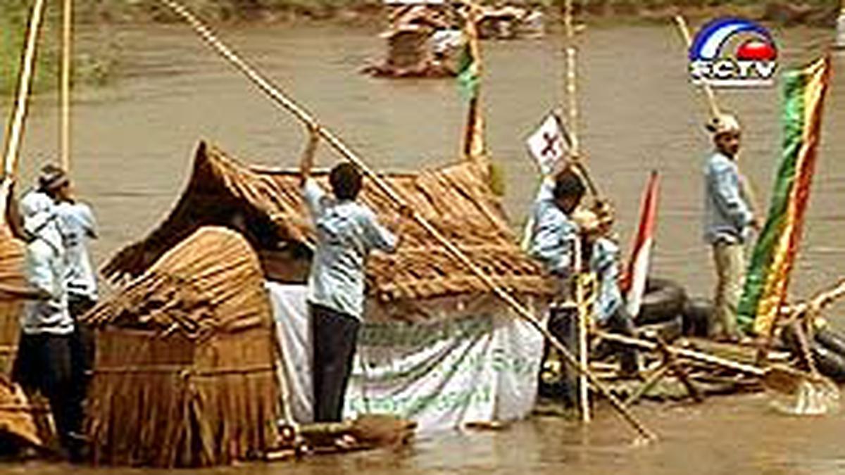 Festival Rakit Bambu di Rokan Hulu - News Liputan6.com