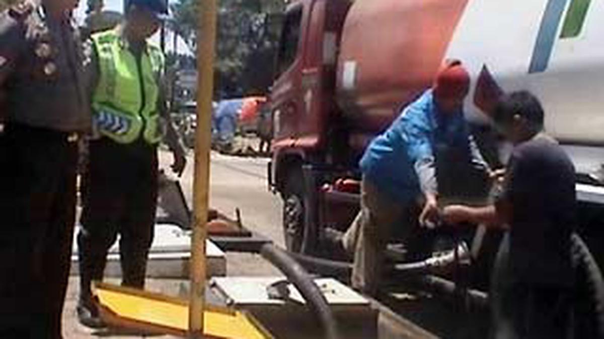 Sejumlah SPBU di Bandung Dijaga Ketat - News Liputan6.com