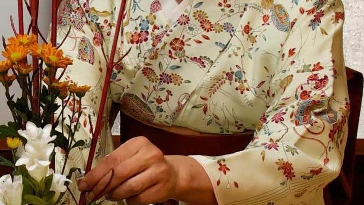 Merangkai Bunga, Memaknai Hidup, Sekaligus Relaksasi dengan Ikebana