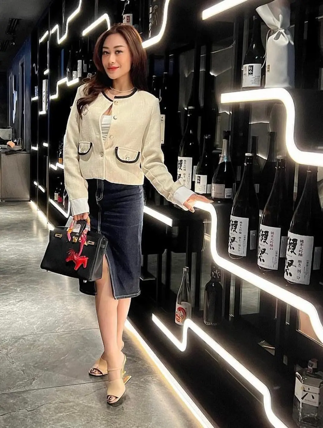 8 Gaya Glamor Poppy Capella Pedangdut yang Kini Pegang Lisensi Miss ...