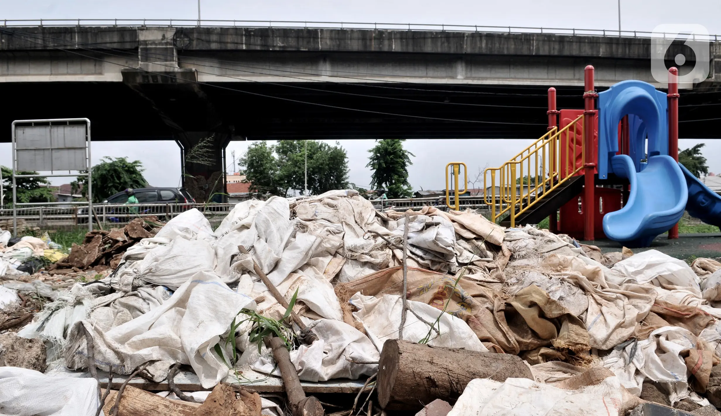FOTO: Pembangunan Taman Kota Rawasari Terbengkalai - Foto Liputan6.com