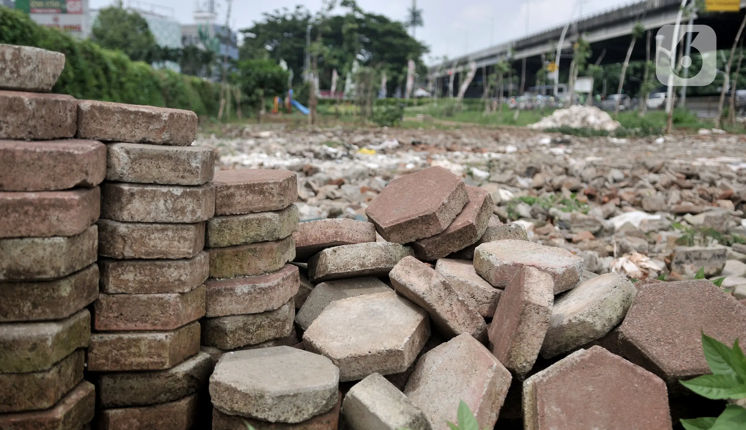 FOTO: Pembangunan Taman Kota Rawasari Terbengkalai - Foto Liputan6.com