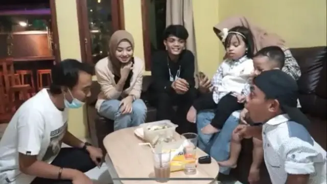 7 Potret Ucok Baba Bareng Anak dan Calon Menantu, Sempat Makan Bareng ...