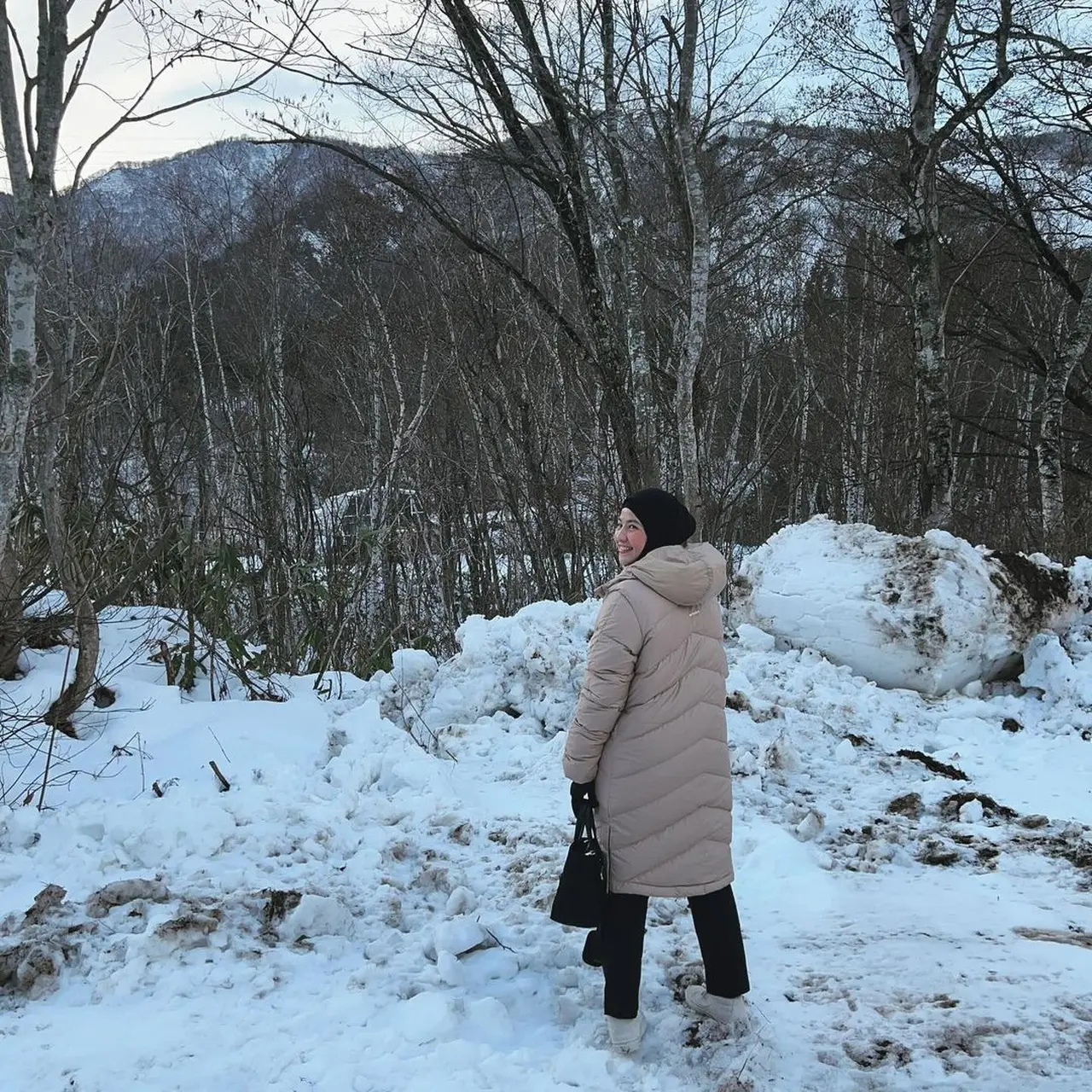 Gaya Keren Natasha Rizky Nikmati Liburan di Tengah Salju, Tetap Anggun ...