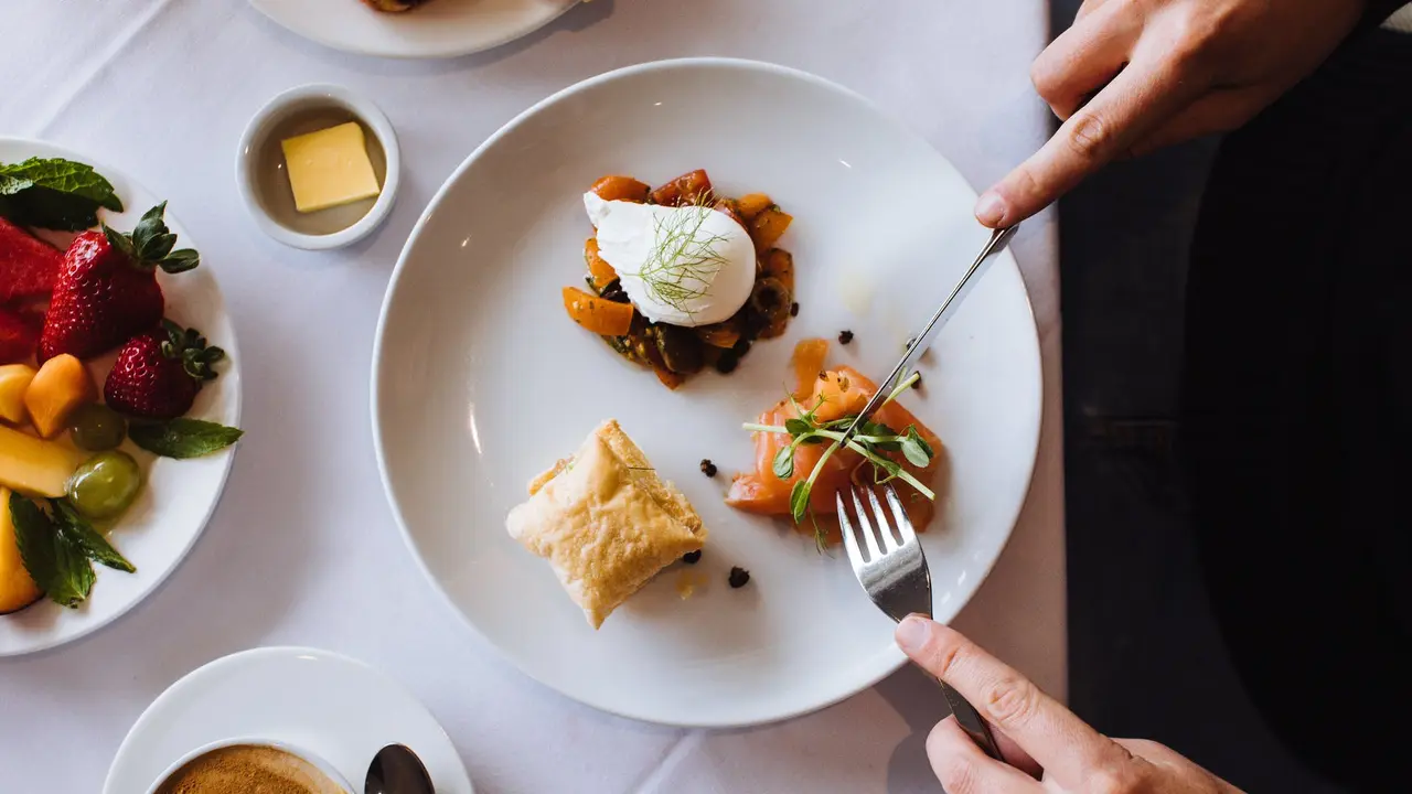 Makan Sebelum Jam 12 Malam Termasuk Ibadah Sahur? Begini Penjelasannya ...