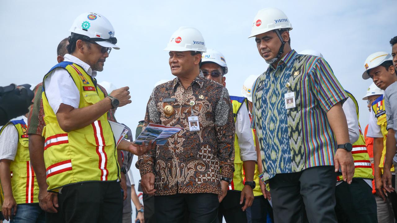 Tanggul Laut Difungsionalkan Januari 2026, Ahmad Luthfi Tinjau Progress ...
