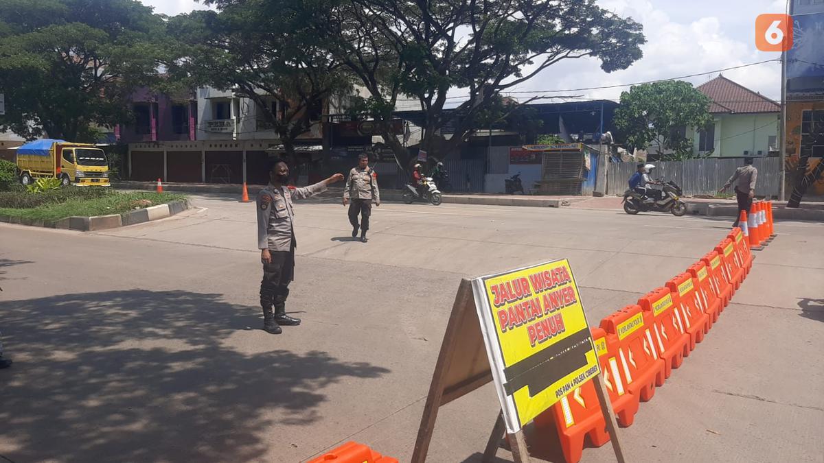 Anyer Penuh Padat Merayap, Jalan Ditutup