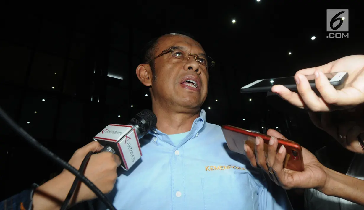 FOTO: Diperiksa 8 Jam, Begini Ekspresi Sekretaris Menpora - Foto ...