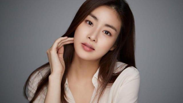 Kang Sora Umumkan Hamil Anak Kedua, Bagikan Foto Maternity Menawan