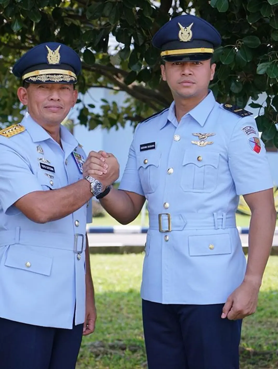 FOTO: Gaya Deva Mahenra saat Jadi Pilot Pesawat Tempur di Film Serigala ...