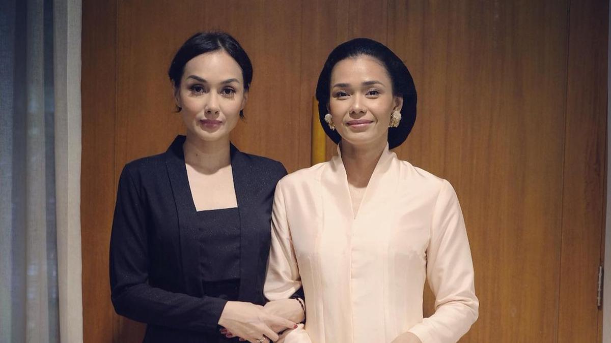 6 Gaya Sara Wijayanto Setia Dampingi Sang Adik Adinia Wirasti di Acara ...