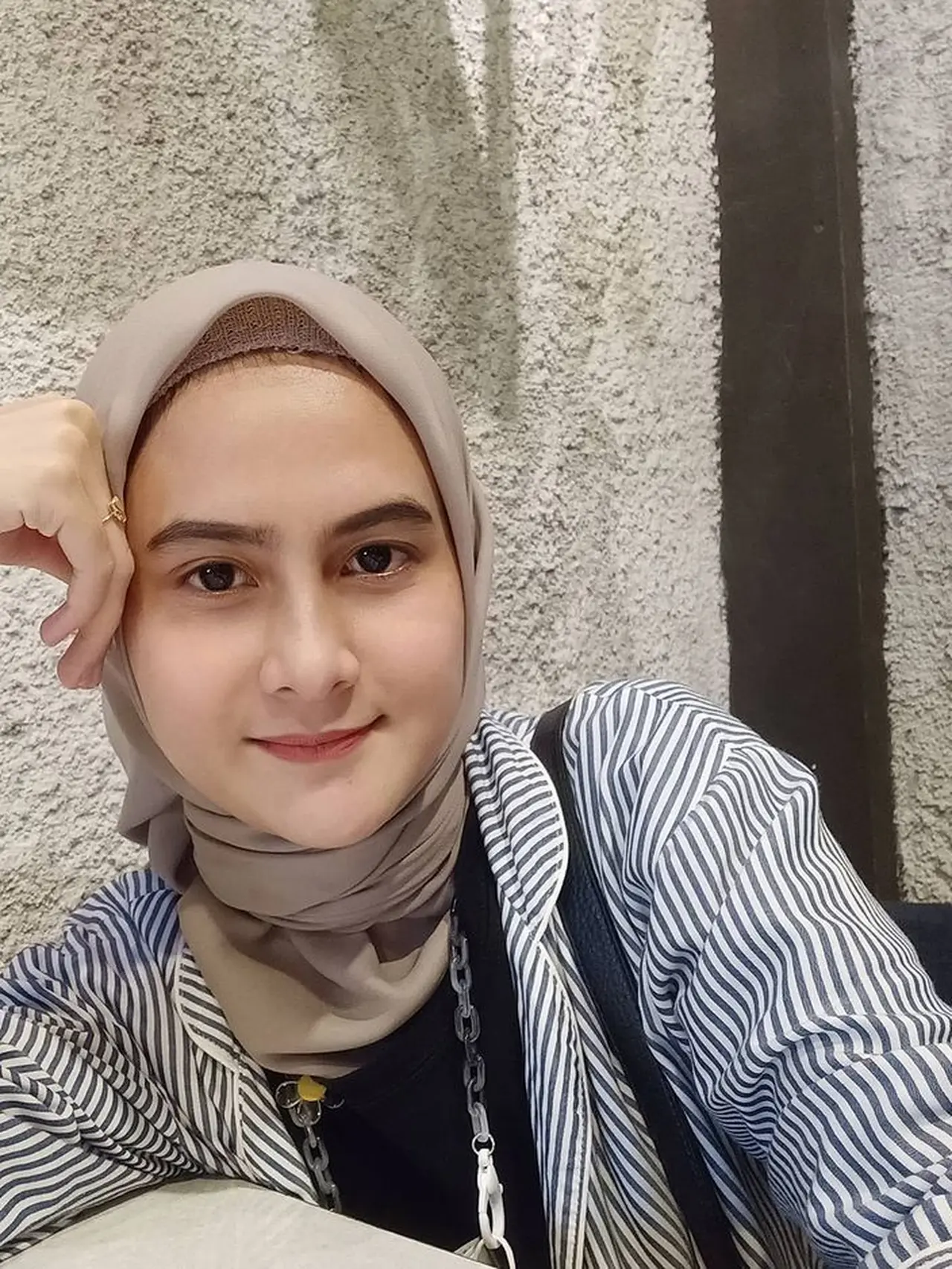 Resmi Menikah, Ini 6 Potret Lestari Istri Adi Sastro Mantan Pacar ...