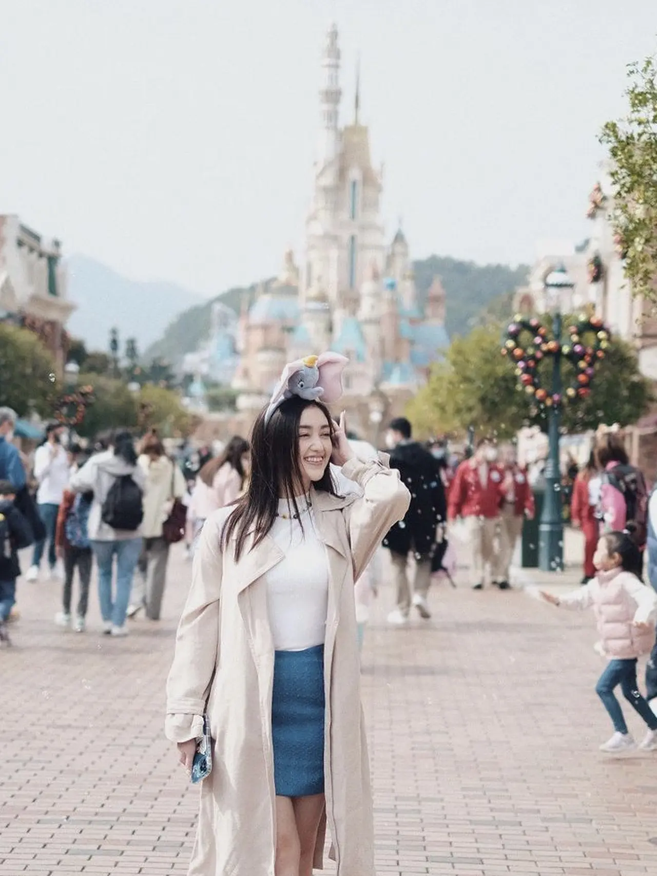 6 Outfit Liburan Ranty Maria di Hong Kong Barsama Kekasih, dari Serba ...