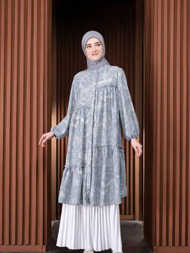 8 Model Blouse dan Tunik Lengan Balon 2025, OOTD Hijab Simpel yang ...