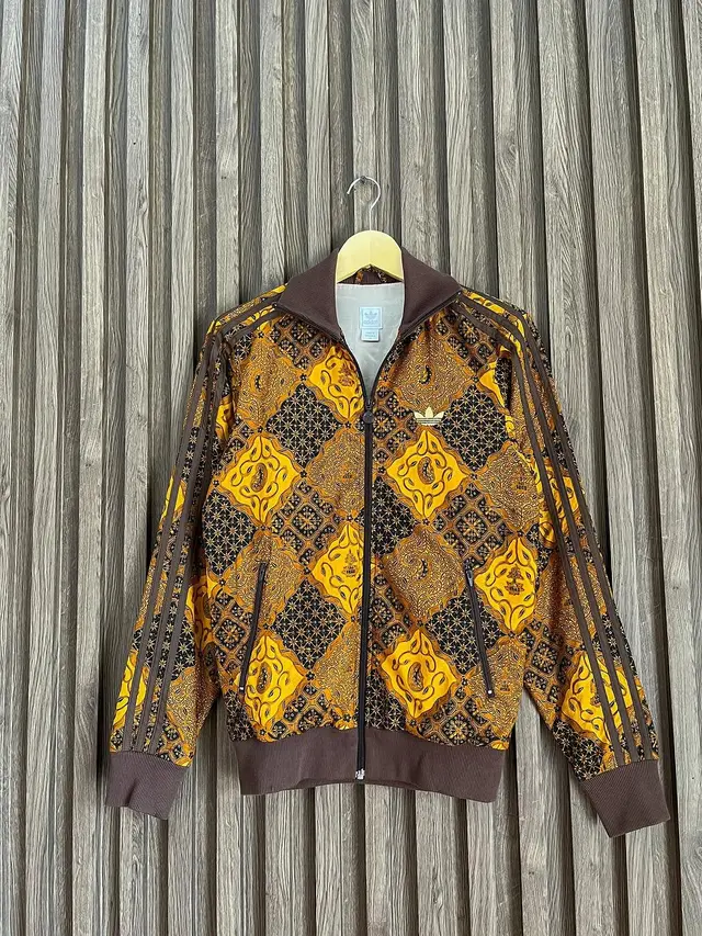 Heboh Jaket Batik adidas yang Hanya Ada 1.000 Potong di Dunia Dijual ...