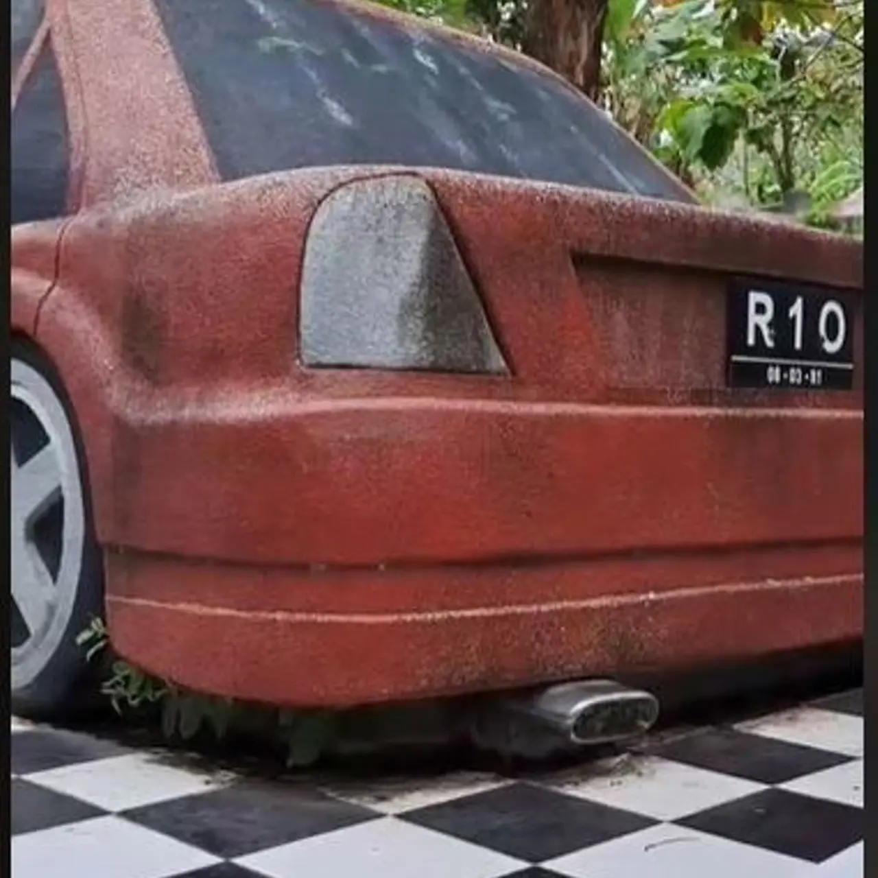 Menengok Kuburan Unik di Jogja, Batu Nisannya Berbentuk Mobil Sedan ...