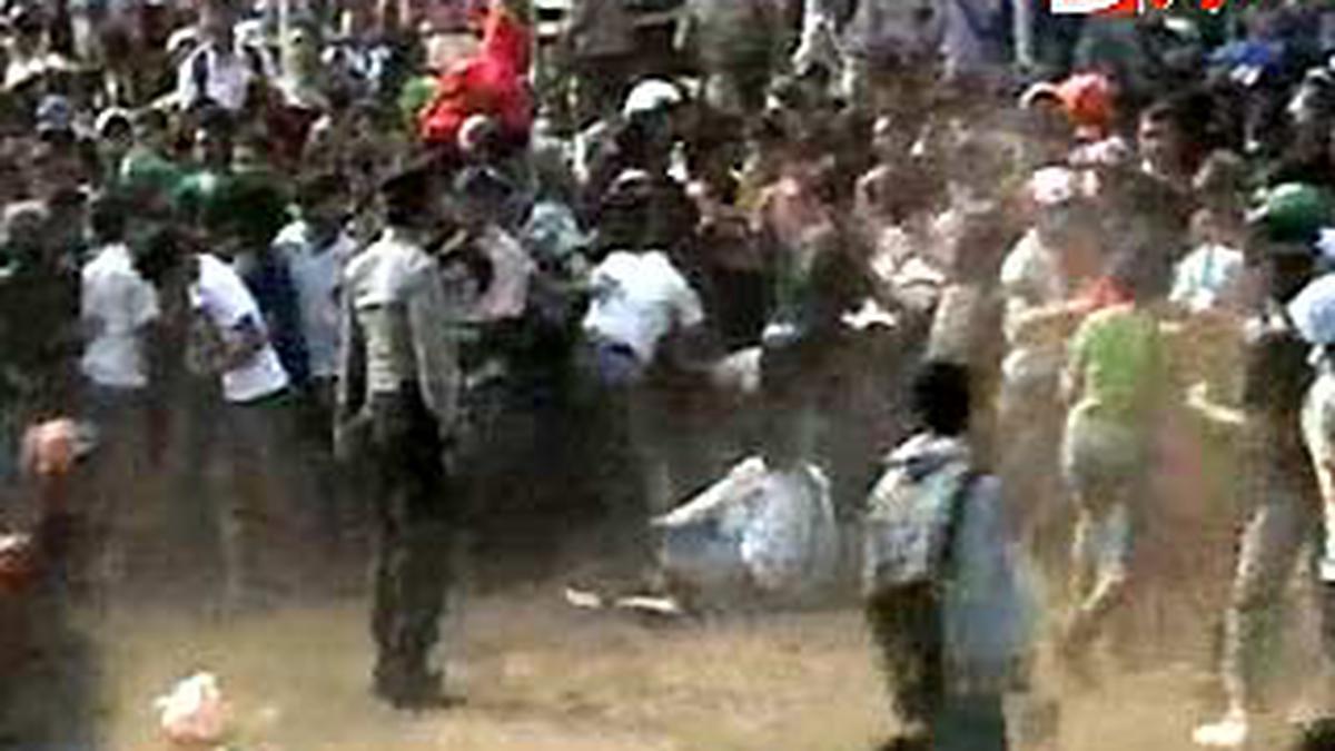 Konser ST 12 di Pekalongan Ricuh - News Liputan6.com