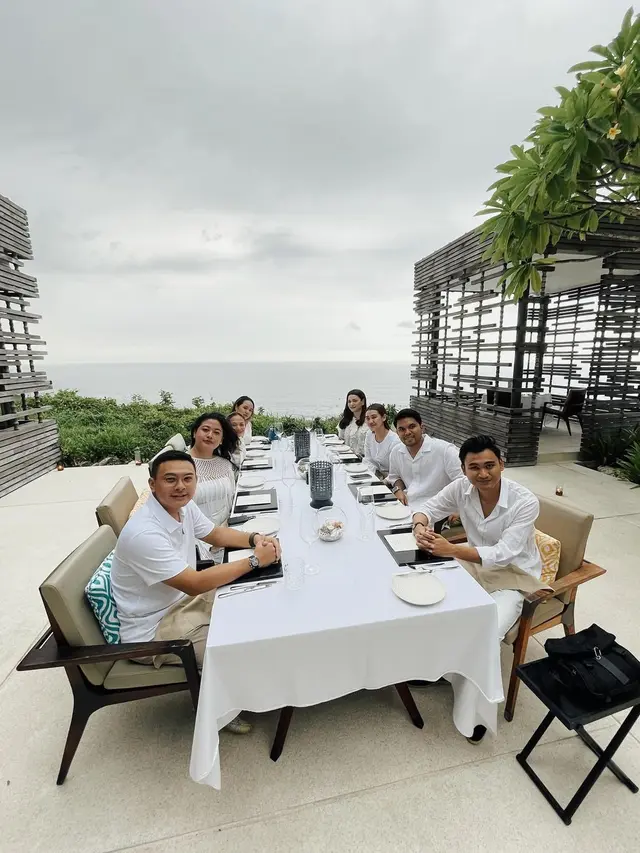 6 Potret Perayaan Ultah Aaliyah Massaid Bareng Thariq di Bali, Intimate Serba Putih - Hot ...