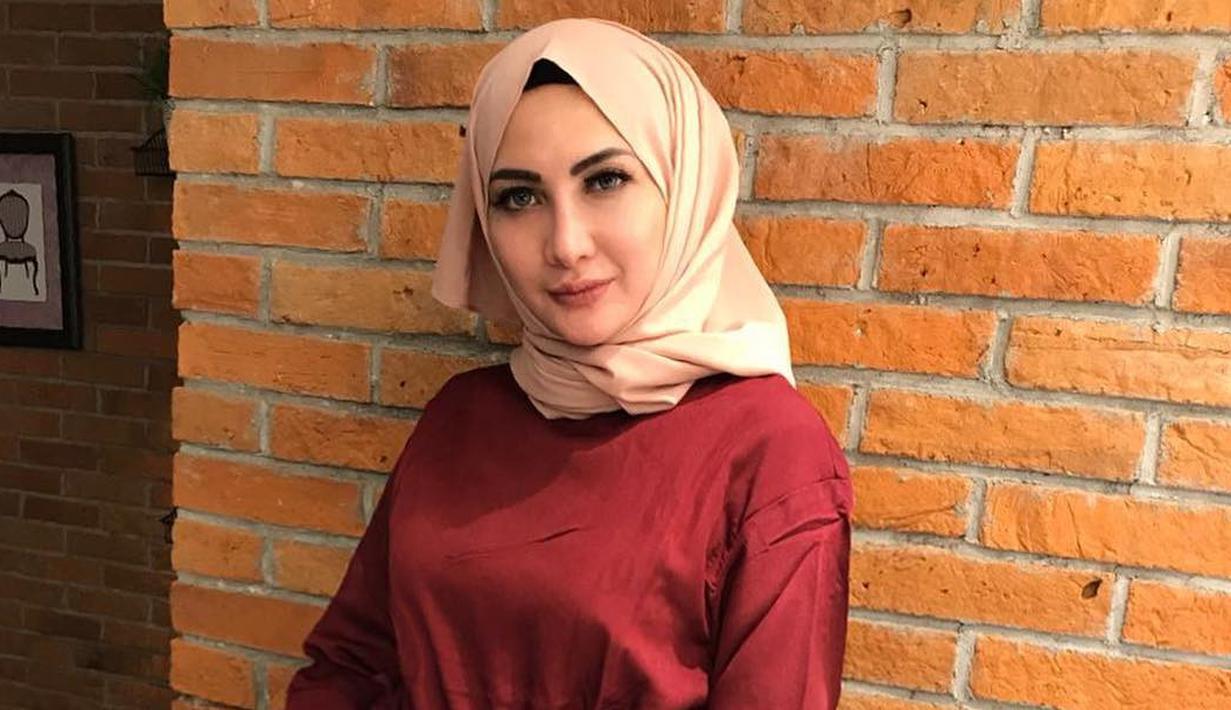 Lewati Proses Panjang, Ini yang Membuat Natalie Sarah Mengenakan Hijab ...