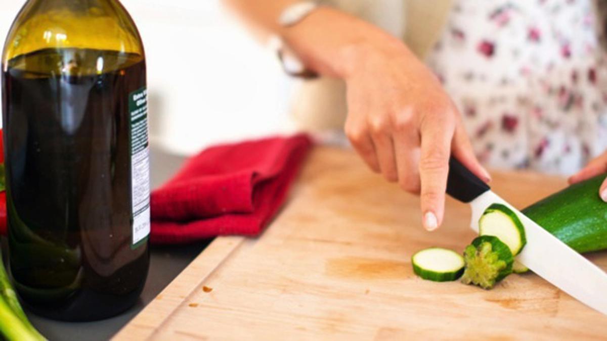 3 Tips Praktis Agar Pisau Dapur Selalu Tajam & Tak Mudah Tumpul
