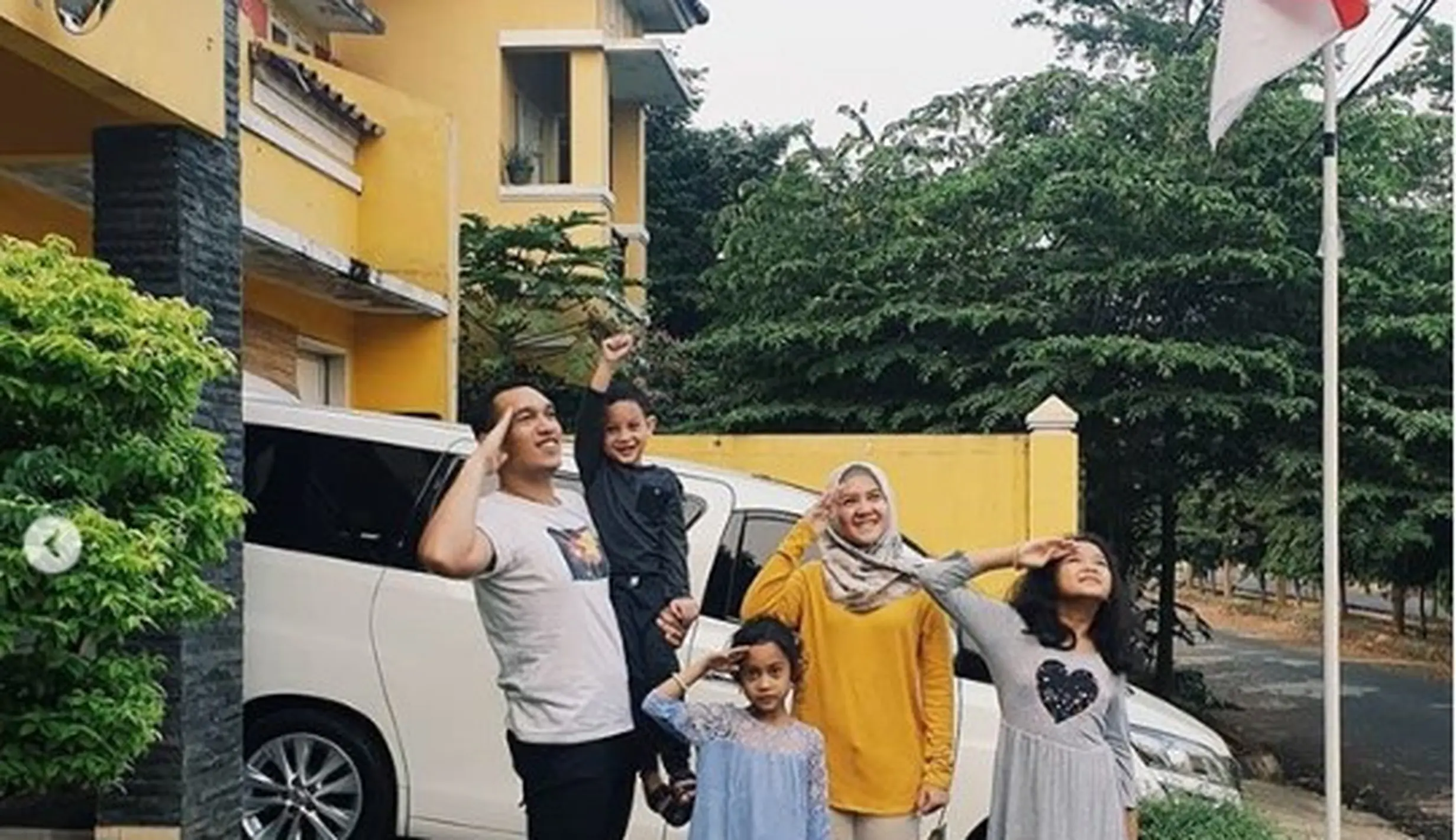 FOTO: Potret Kebersamaan Giovanni Tobing dan Istri yang Cantik Berhijab ...