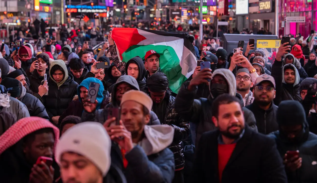 Momen di Times Square New York Saat Ramadan, Umat Muslim Berbuka Puasa ...
