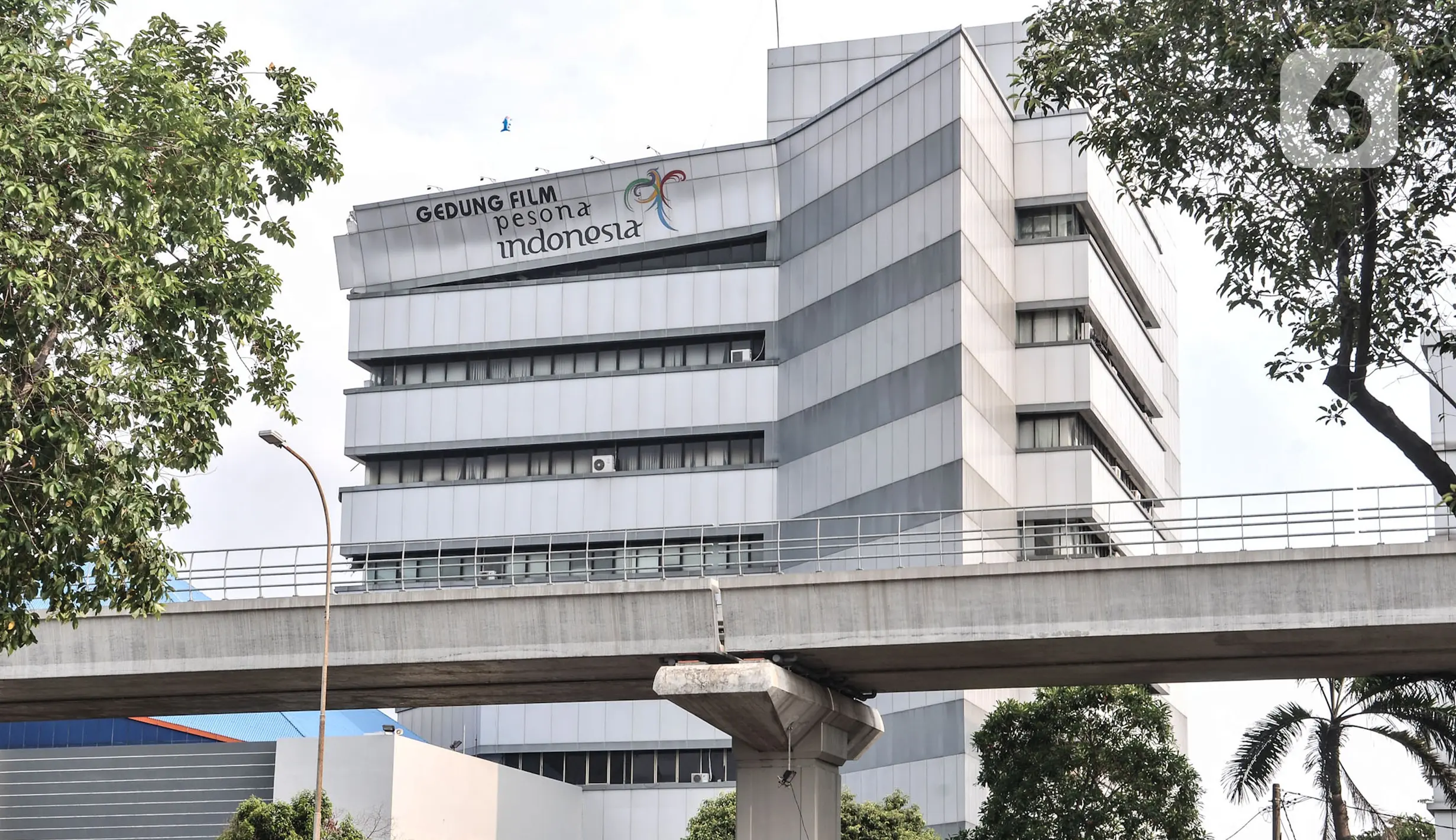 FOTO: Atap Gedung Lembaga Sensor Film Ambruk - Foto Liputan6.com