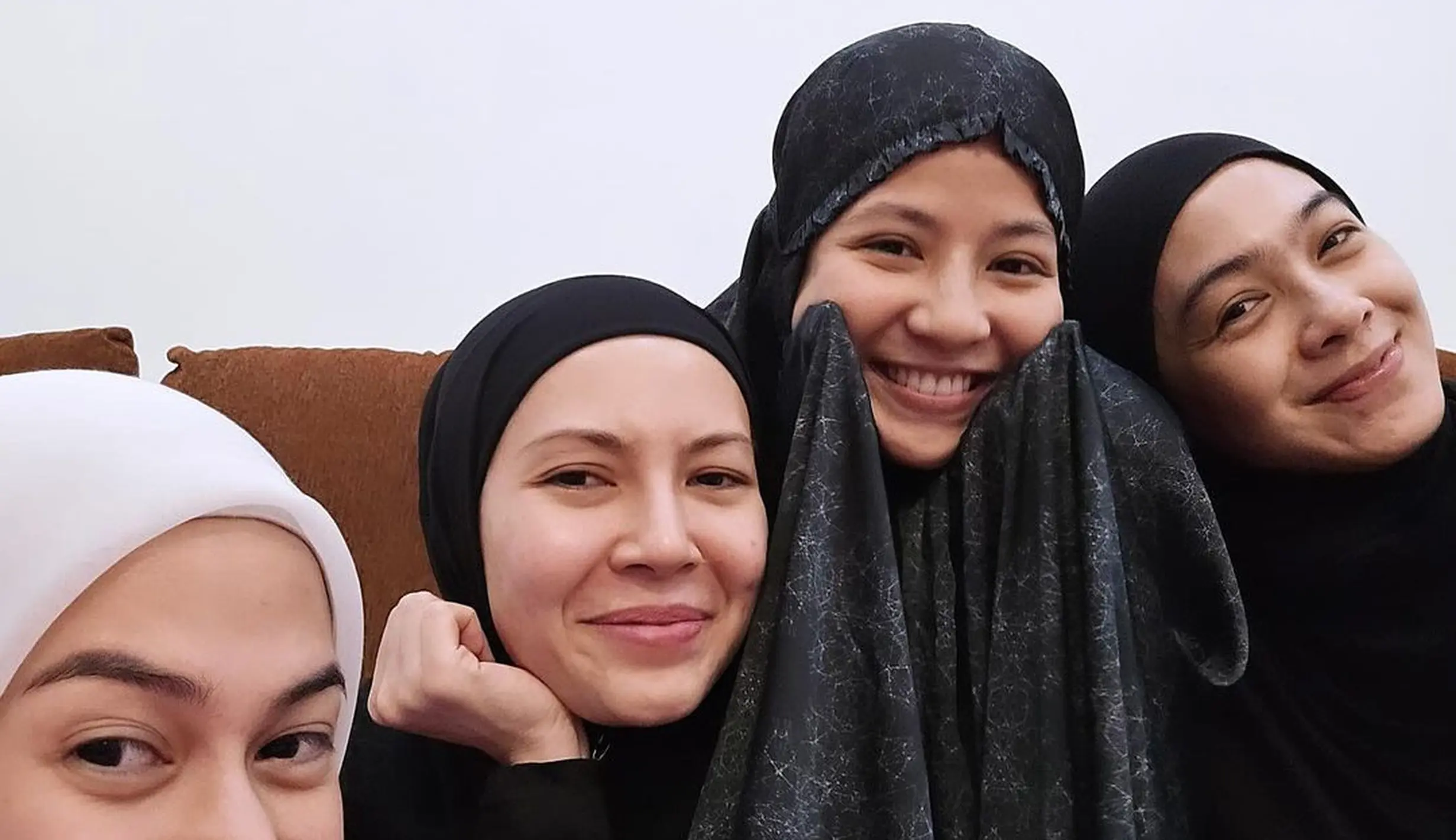 6 Potret Bare Face Natasha Rizky, Dian Ayu Lestari, Ratna Galih, dan ...