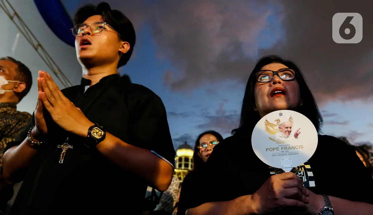 Ribuan Umat Katolik Hadiri Misa Requiem Paus Fransiskus di Gereja Katedral Jakarta - Foto ...