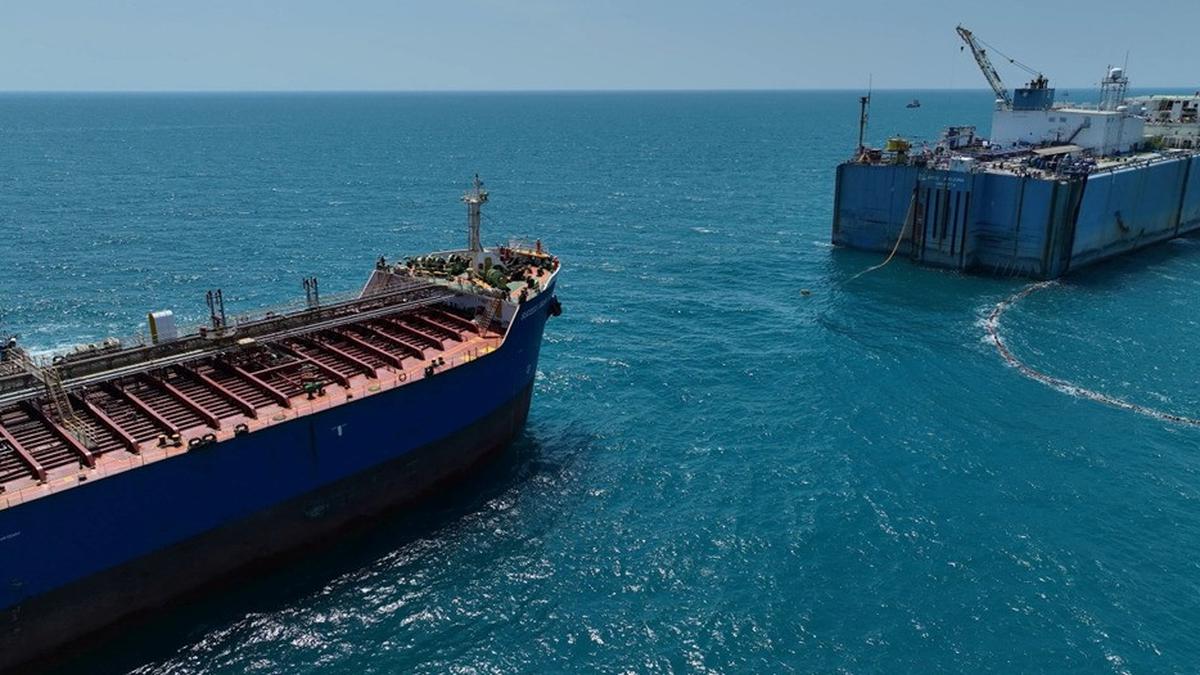 50 Tahun Beroperasi, Kapal Penampung Minyak PHE ONWJ Laksanakan Tugas ...