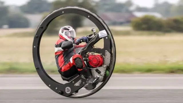 Pecah, Rekor Kecepatan Mengendarai Motor Roda Satu - Otomotif Liputan6.com