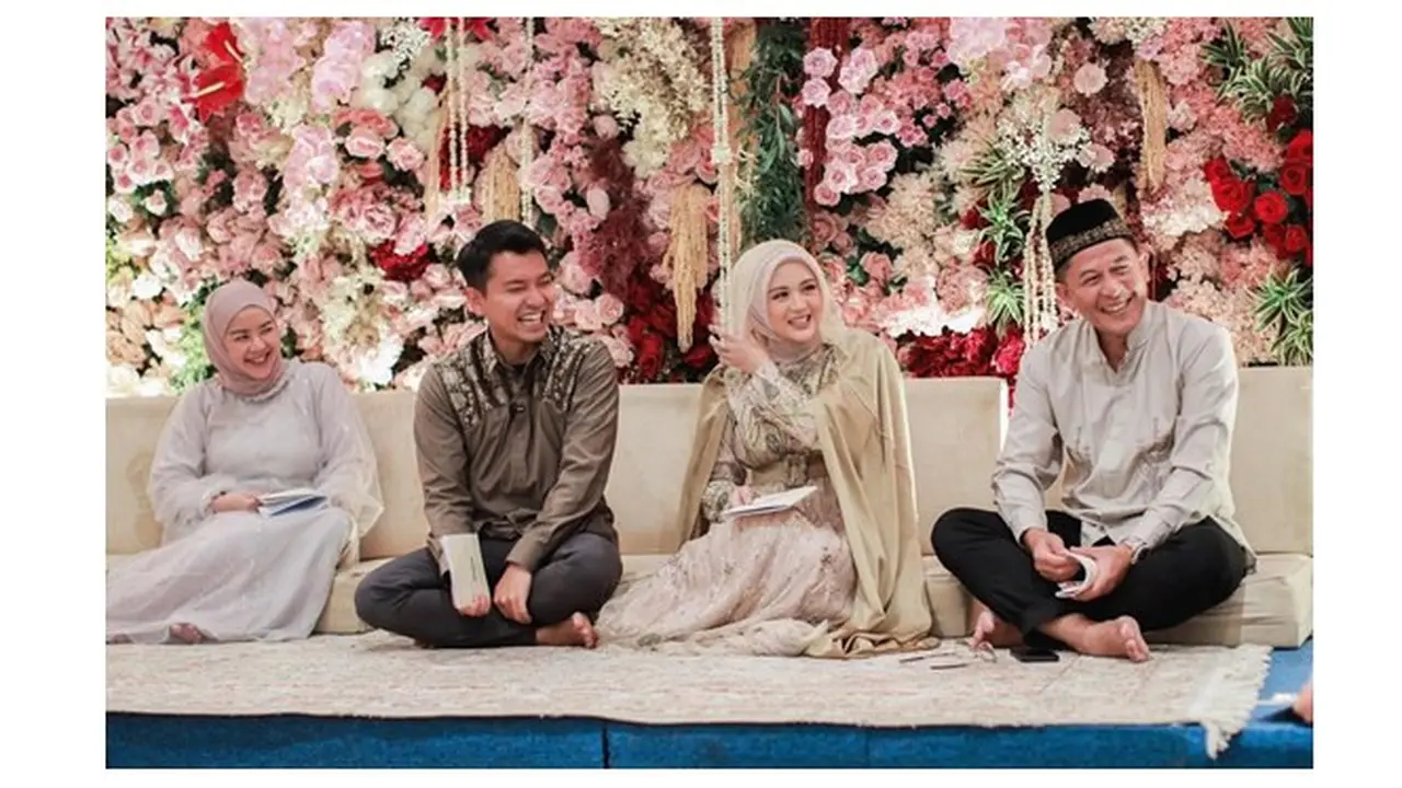 7 Potret Reza Surya dan Alifhia Fitri Gelar Pengajian 4 Bulan Kehamilan ...