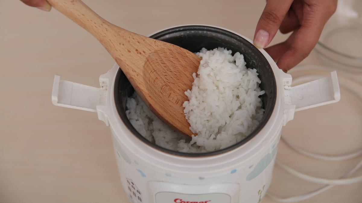 Trik Memasak Nasi di Rice Cooker agar Tidak Lengket dan Tahan Lama