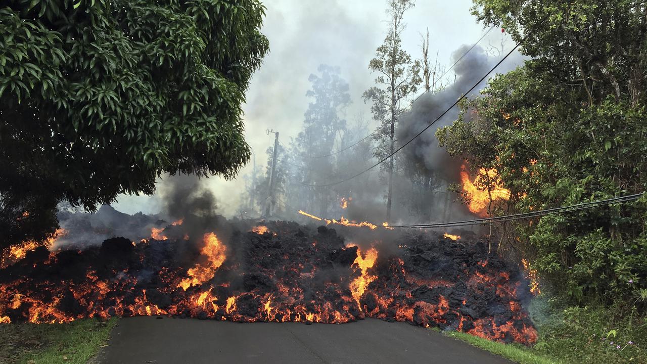 Horor Aliran Lava Gunung Kilauea, Blokir Jalan hingga Picu Retakan