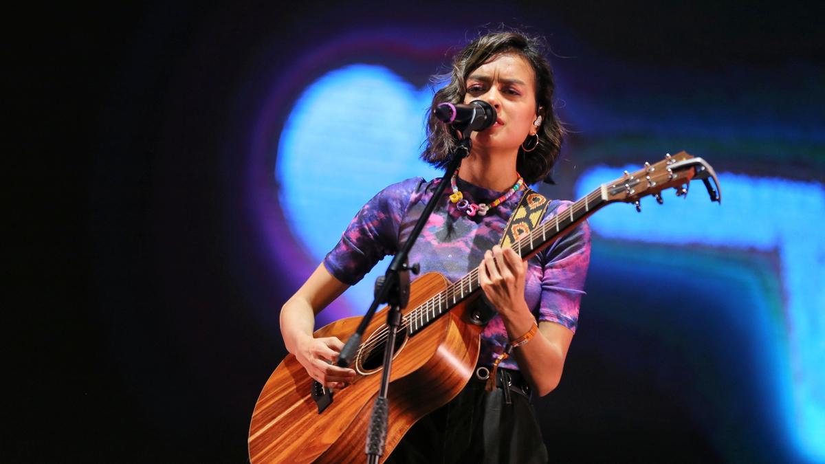 Eva Celia Eksplorasi Musik dengan Banyak Instrumen - Entertainment ...